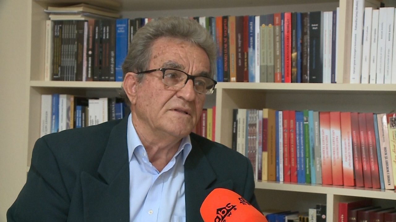 REPUBLIKA SHQIPTARE E KORÇËS – Uran Butka - Instituti i Studimeve Historike